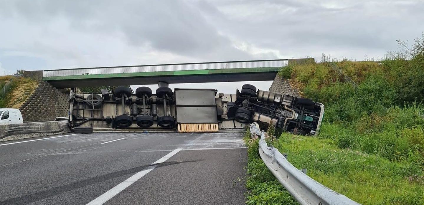 Marne : Un spectaculaire accident de la circulation sur l'A26 - Radio ...