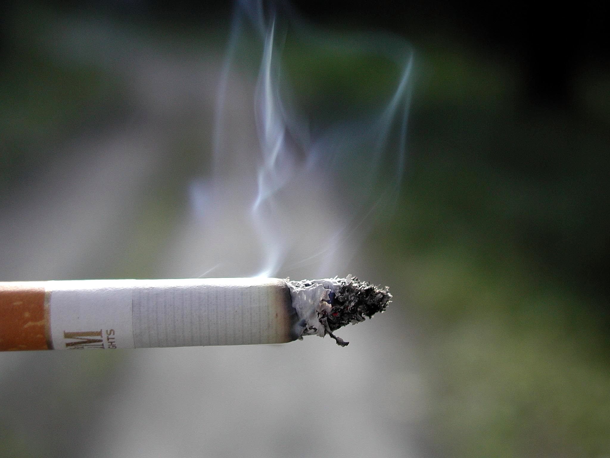 cigarette-smoking - Radio LATITUDE