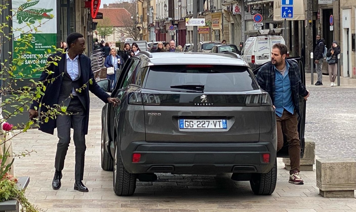 Le comédien Ahmed Sylla en tournage à Troyes ! - Radio LATITUDE